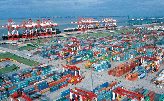 Shanghai port box throughput rises for second straight month :: Lloyd's ...