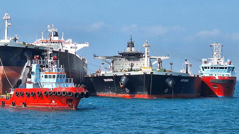 Transfer of oil from ‘Sounion’ gets underway off Suez :: Lloyd's List